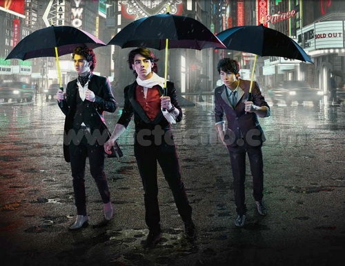 Paroles Jonas Brothers - A Little Bit Longer (+ Clip)